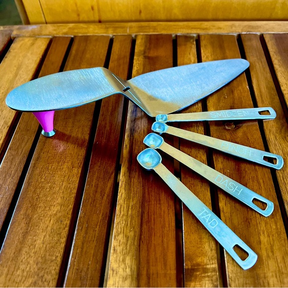 KitchenAid | Kitchen | Cutlery Set High Heel Cake Cutter Measuring ...